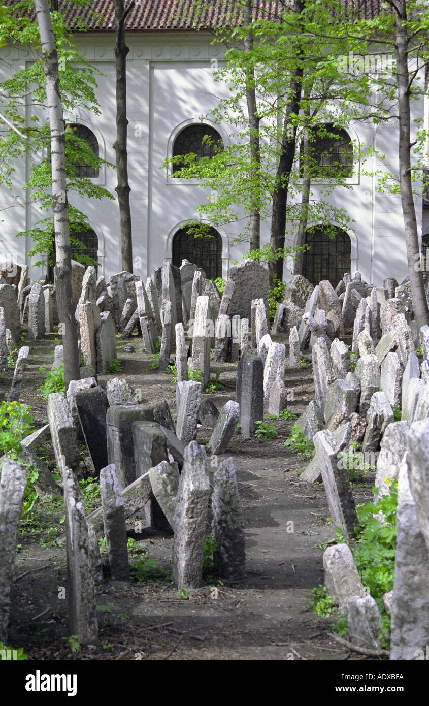 Prague jewish cemetary hi-res stock photography and images - Alamy