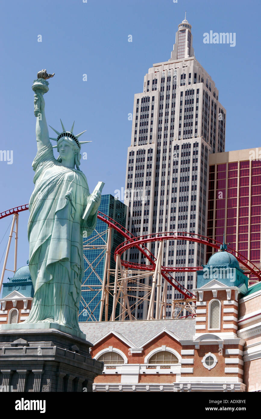 Tacky statue hi-res stock photography and images - Alamy