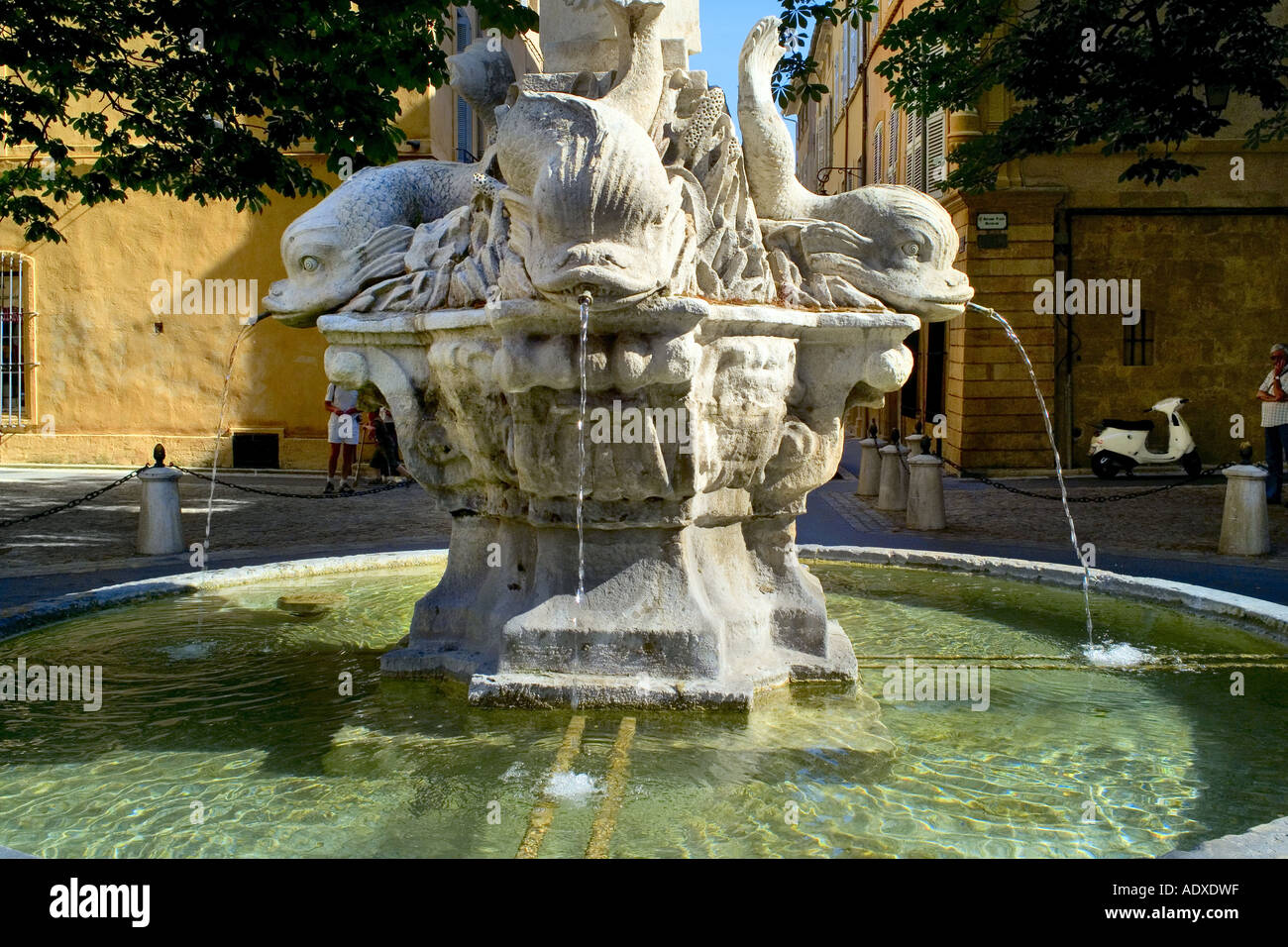 fountain place des quatre dauphins in Aix en provence France Stock Photo: 7719006 - Alamy