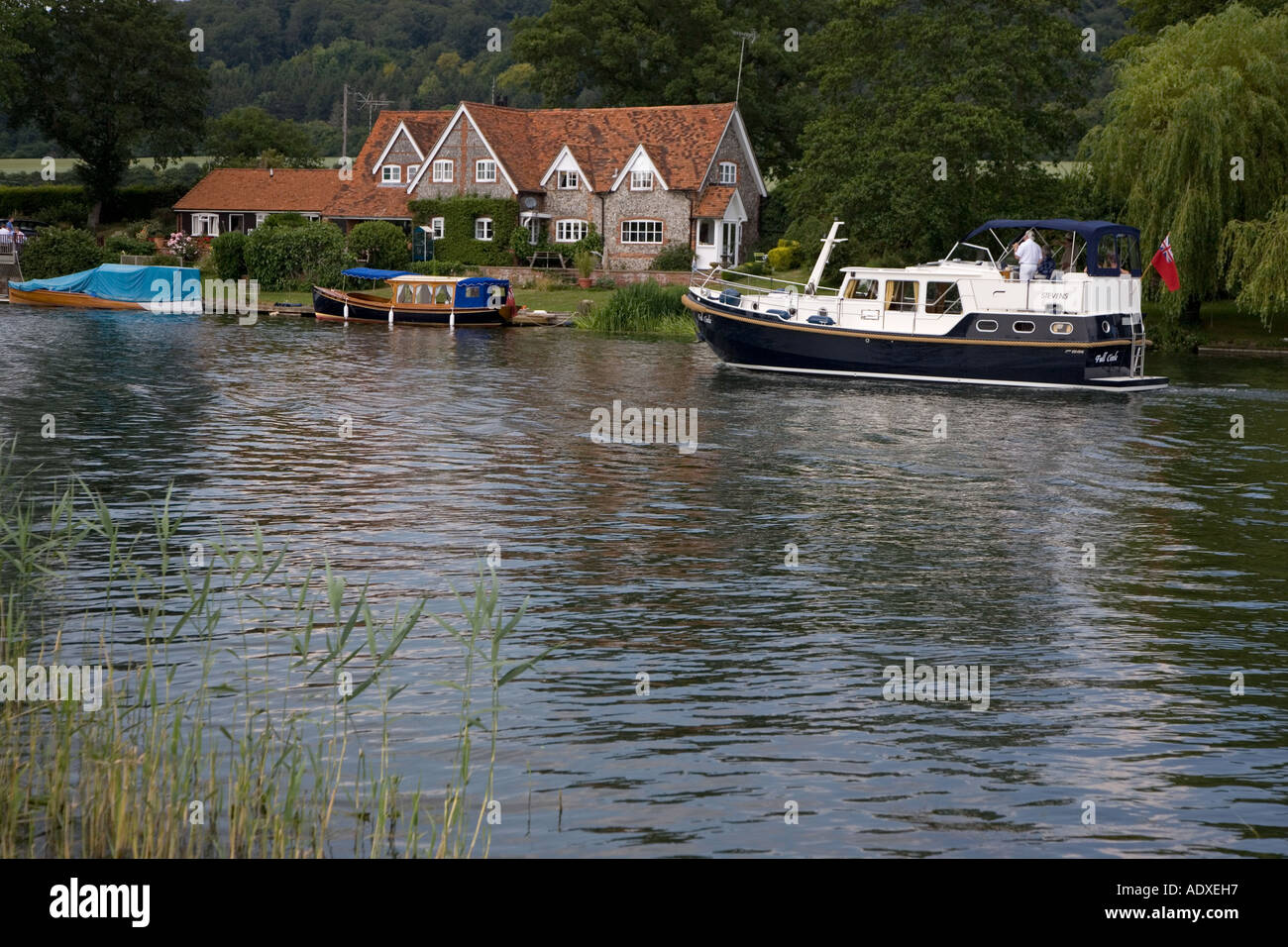 Boating on Thames Near Henley Oxfordshire Stock Photo - Alamy