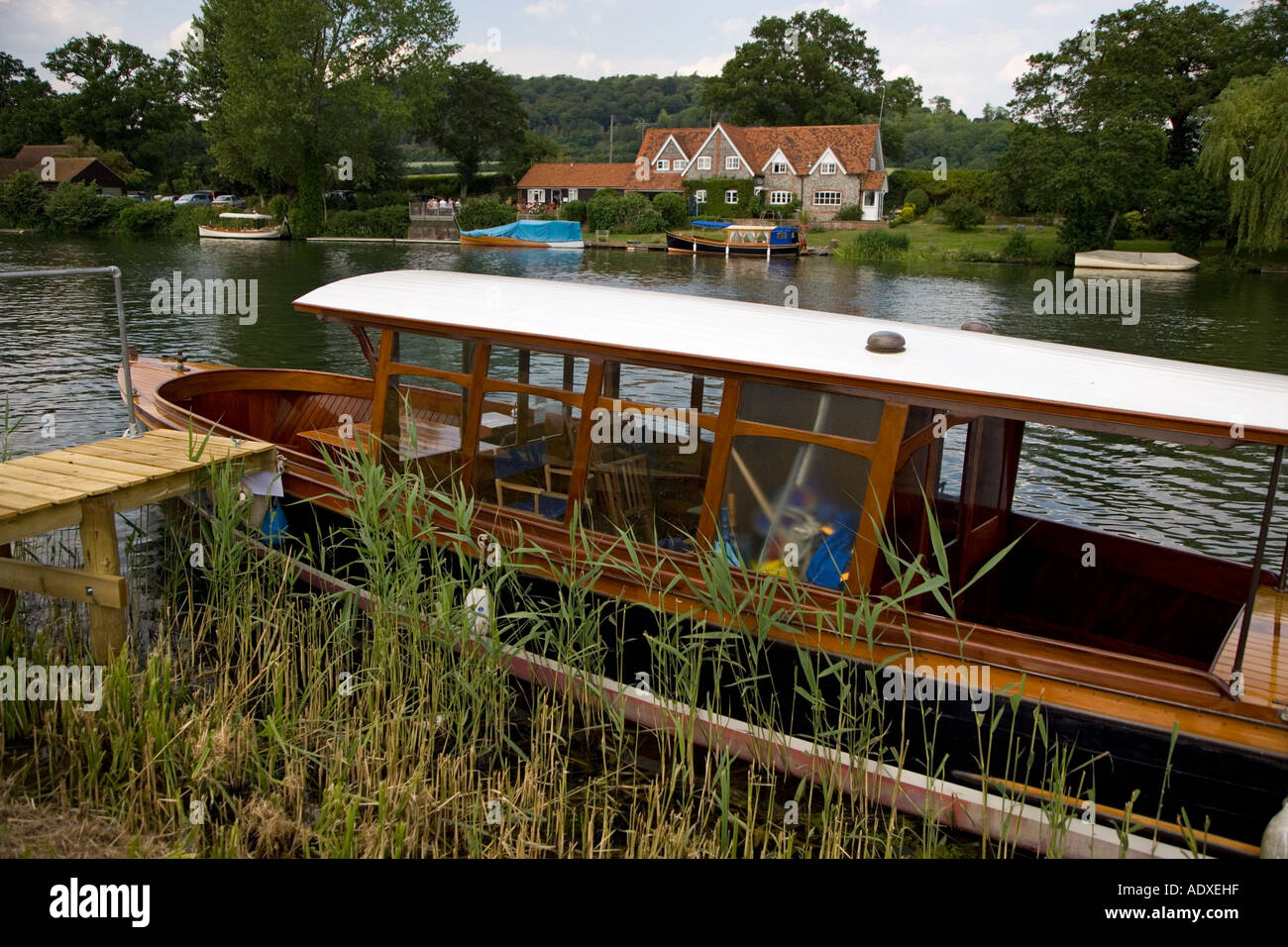 Boating on Thames Near Henley Oxfordshire Stock Photo - Alamy