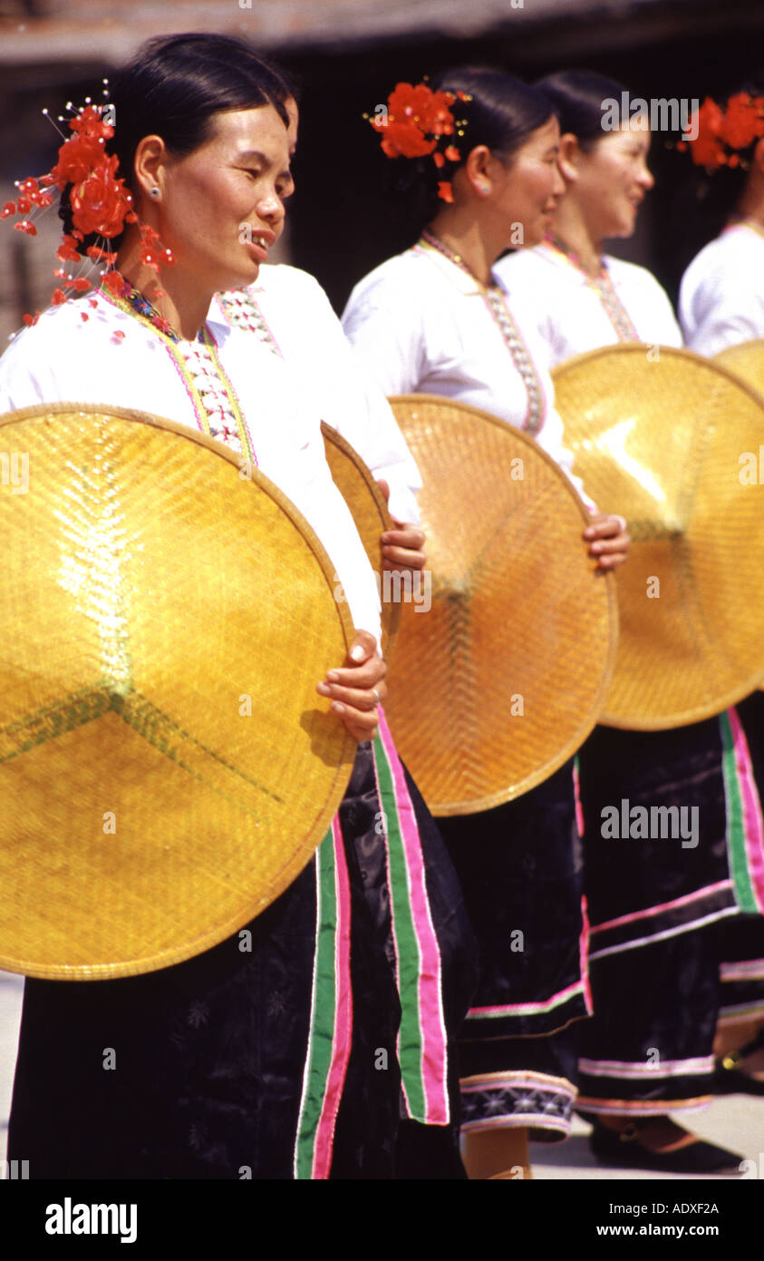 Dai ethnic group costume hi-res stock photography and images - Alamy