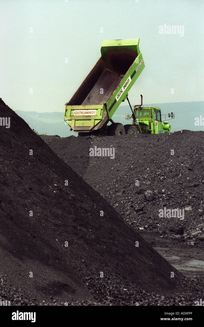 Tipper truck unloading hi-res stock photography and images - Alamy