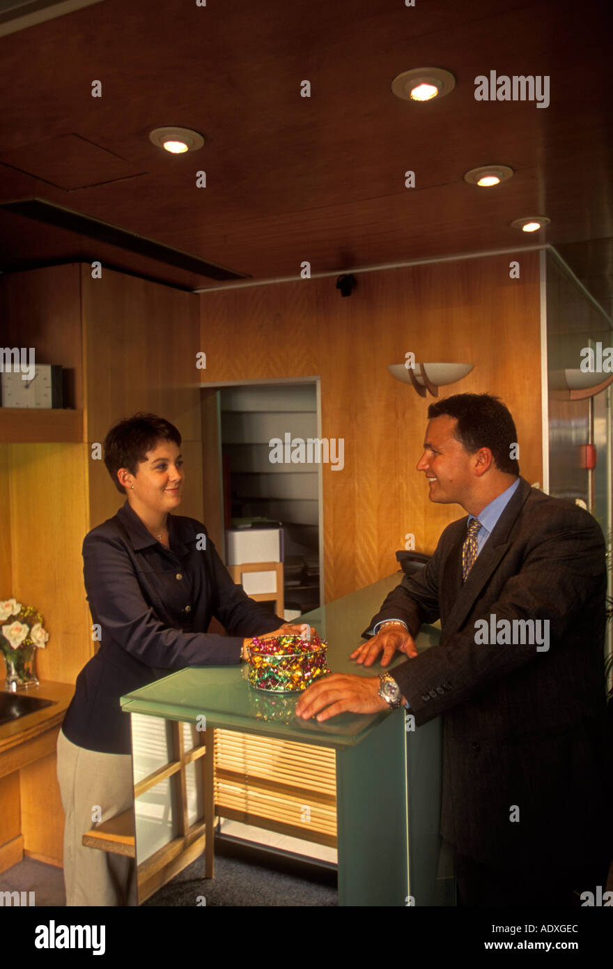 French service desk hi-res stock photography and images - Alamy