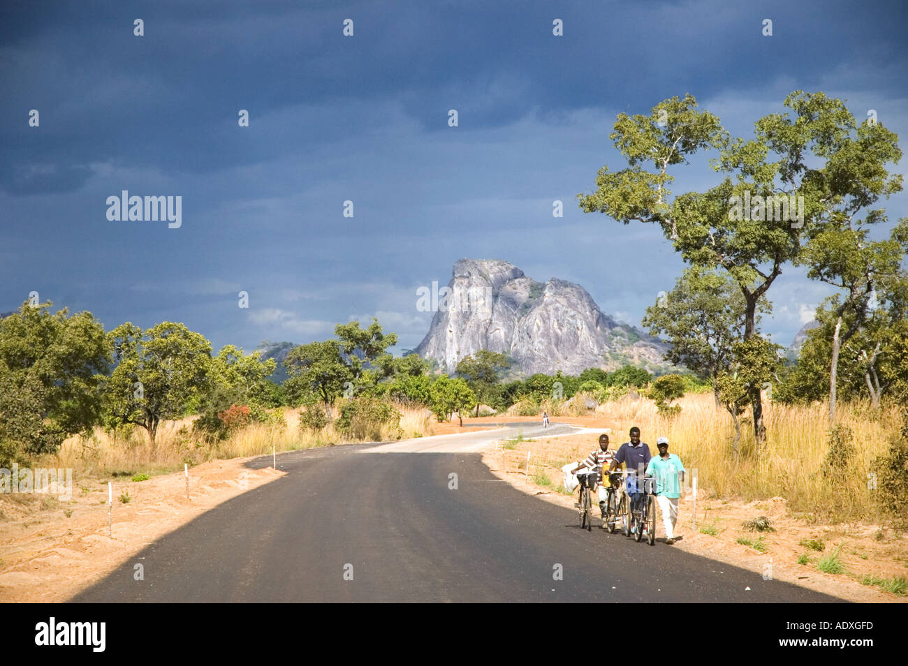 Tarmac paved road in northern Mozambique Stock Photo - Alamy