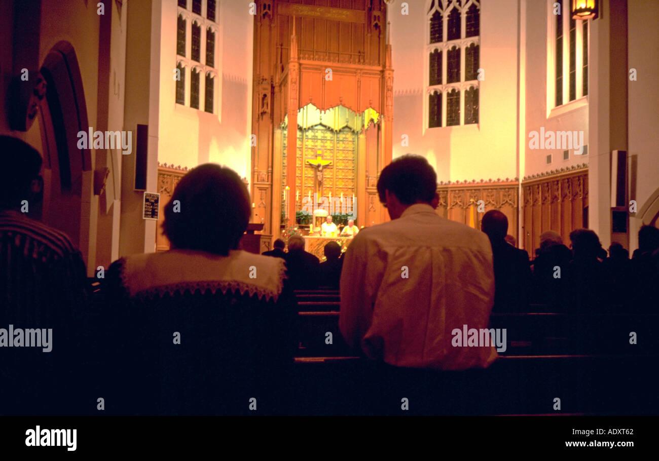 Congregation during funeral service hi-res stock photography and images ...