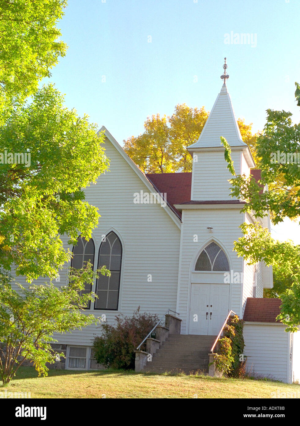 White church exterior against blue sky. Minnetonka Minnesota USA Stock ...
