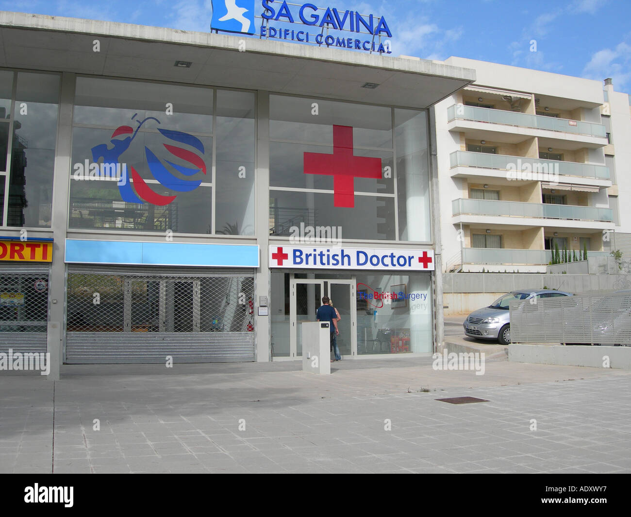 British doctor abroad hi-res stock photography and images - Alamy