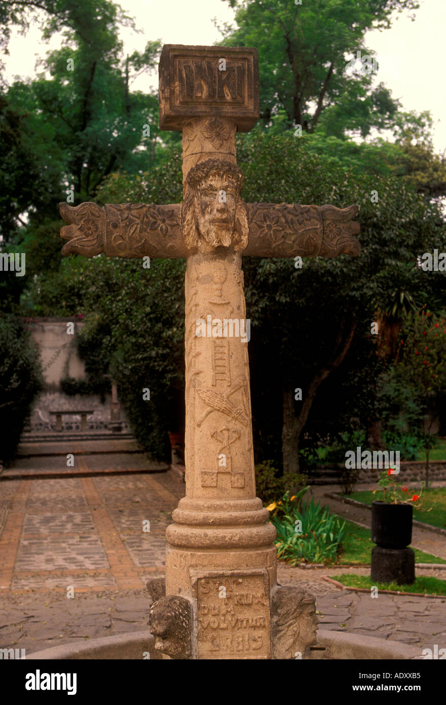 stone cross, stonework, courtyard, San Jacinto Church, Roman Catholic ...
