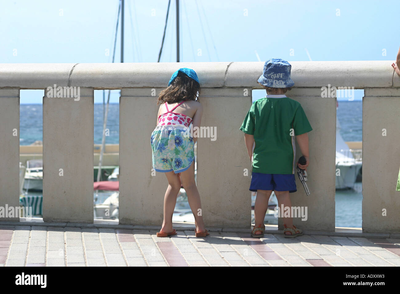 Gaps in wall hi-res stock photography and images - Alamy