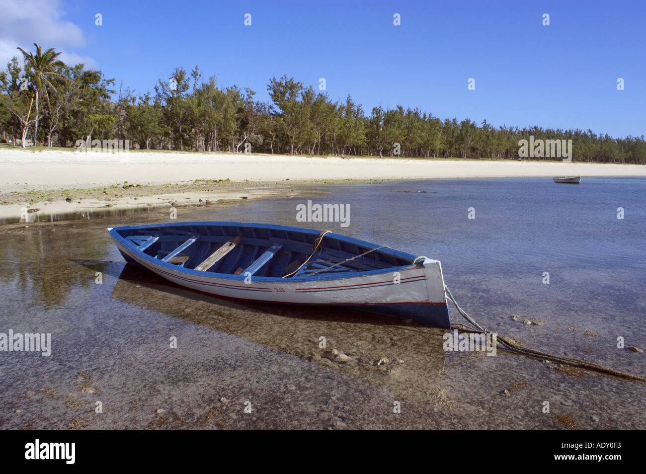 stranded fishing boat Stock Photo - Alamy