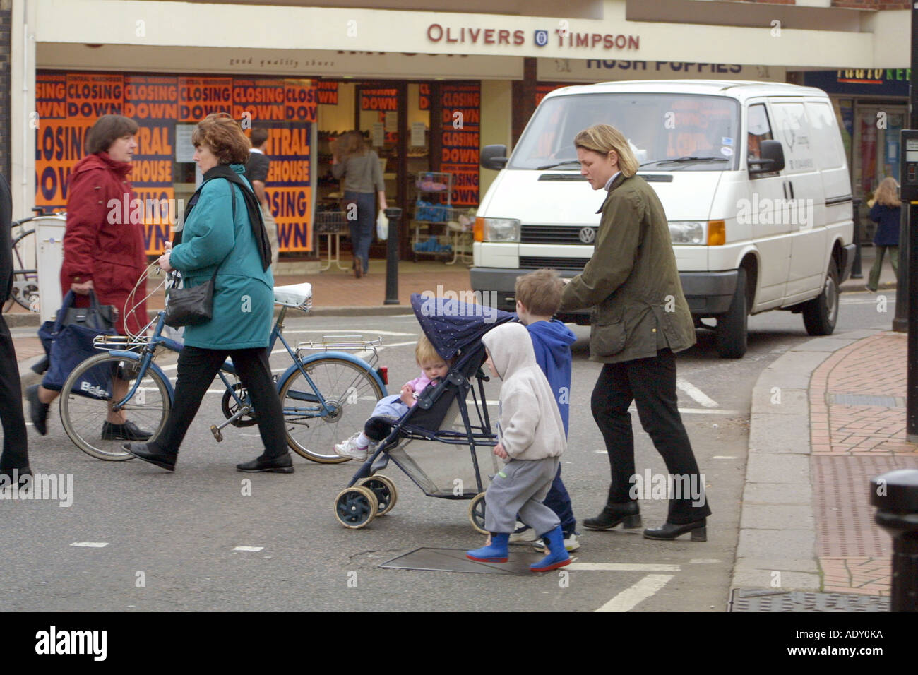 Children busy street hi-res stock photography and images - Alamy