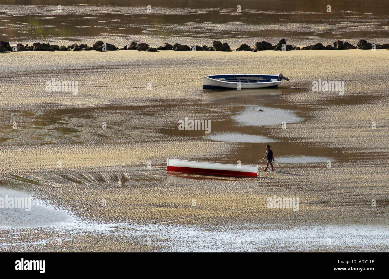 Man stranded on island hi-res stock photography and images - Alamy