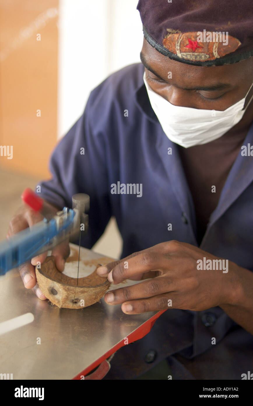 African craftwork hi-res stock photography and images - Alamy