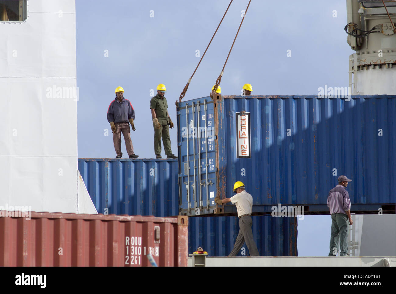 Container ship offloading hi-res stock photography and images - Alamy
