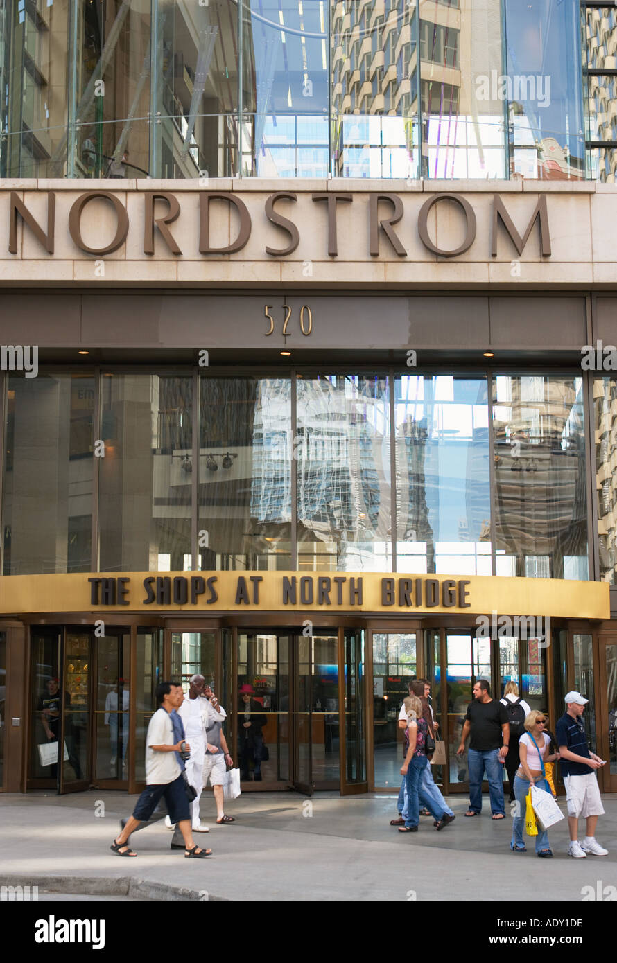 Chicago shops at north bridge hi-res stock photography and images - Alamy