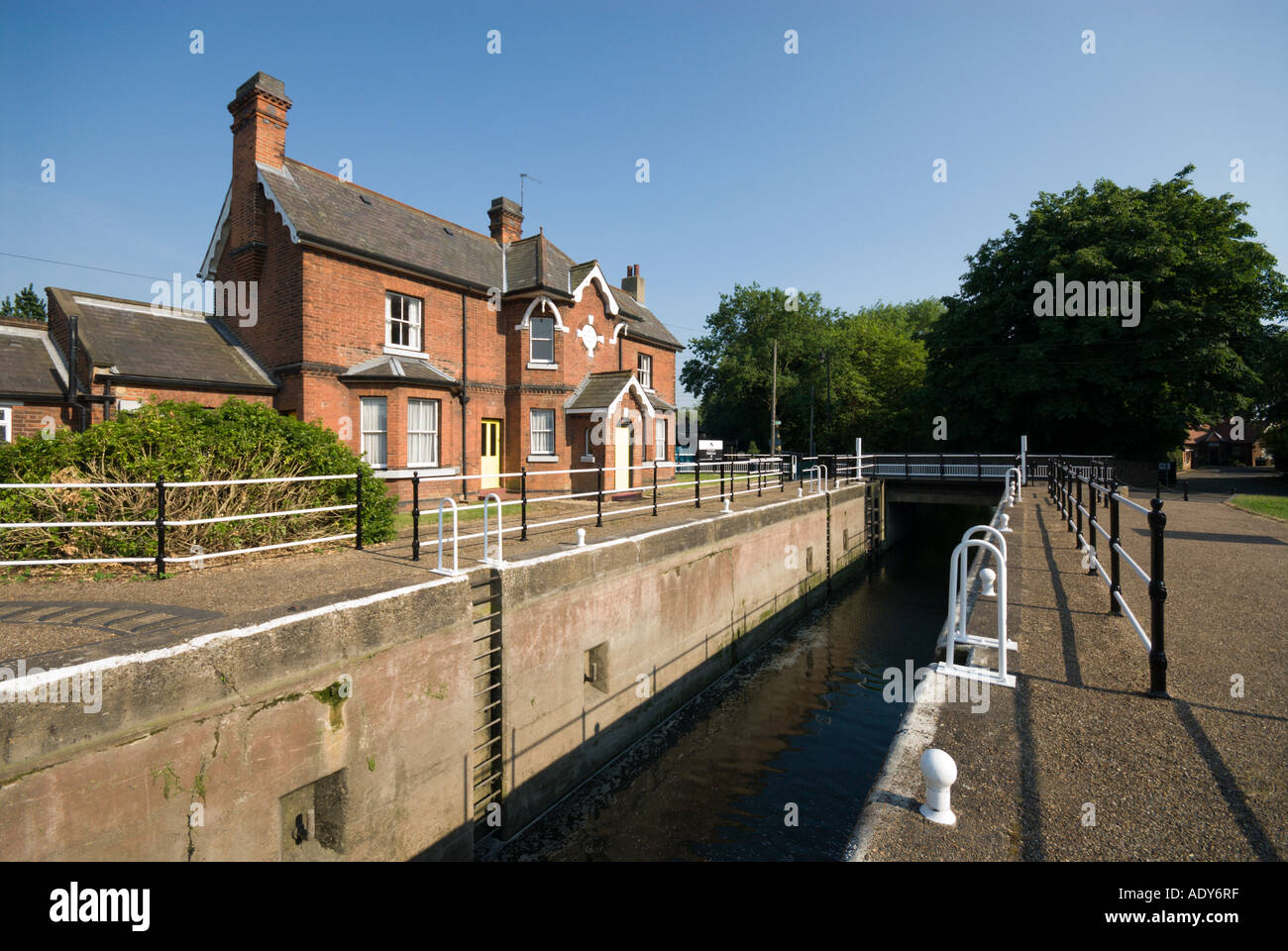 Enfield Navigation Canal Lock Stock Photo - Alamy