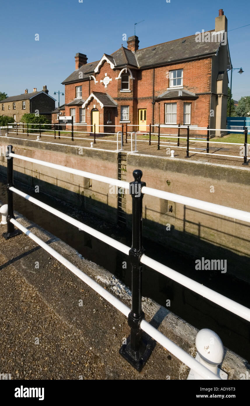 Enfield canal hi-res stock photography and images - Alamy