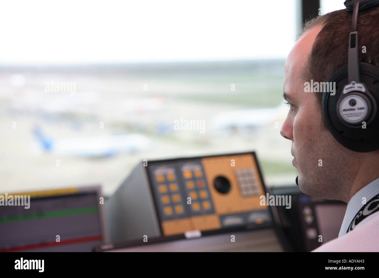 Air traffic control gatwick airport hi-res stock photography and images ...
