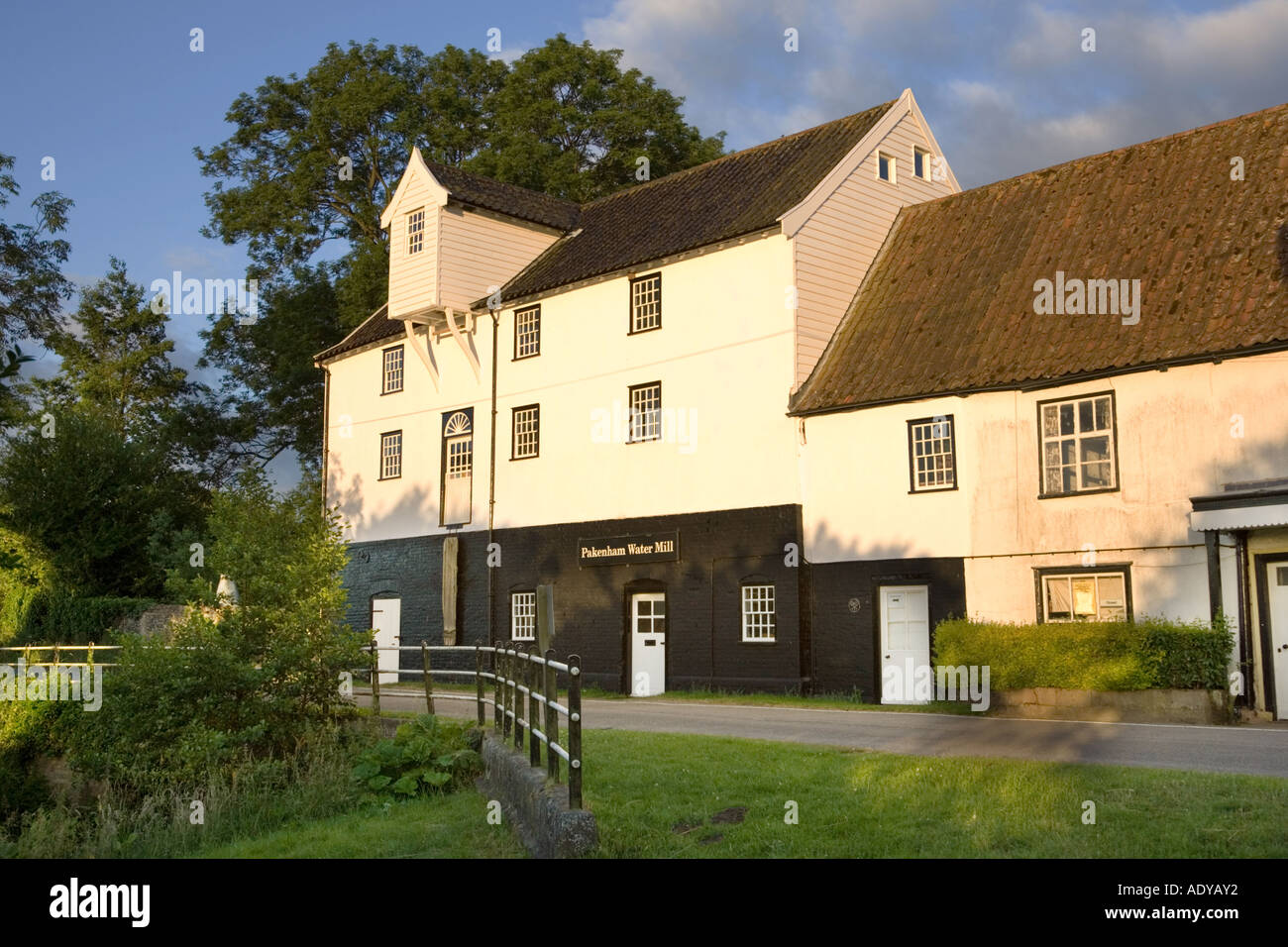 Mill in water hi-res stock photography and images - Alamy
