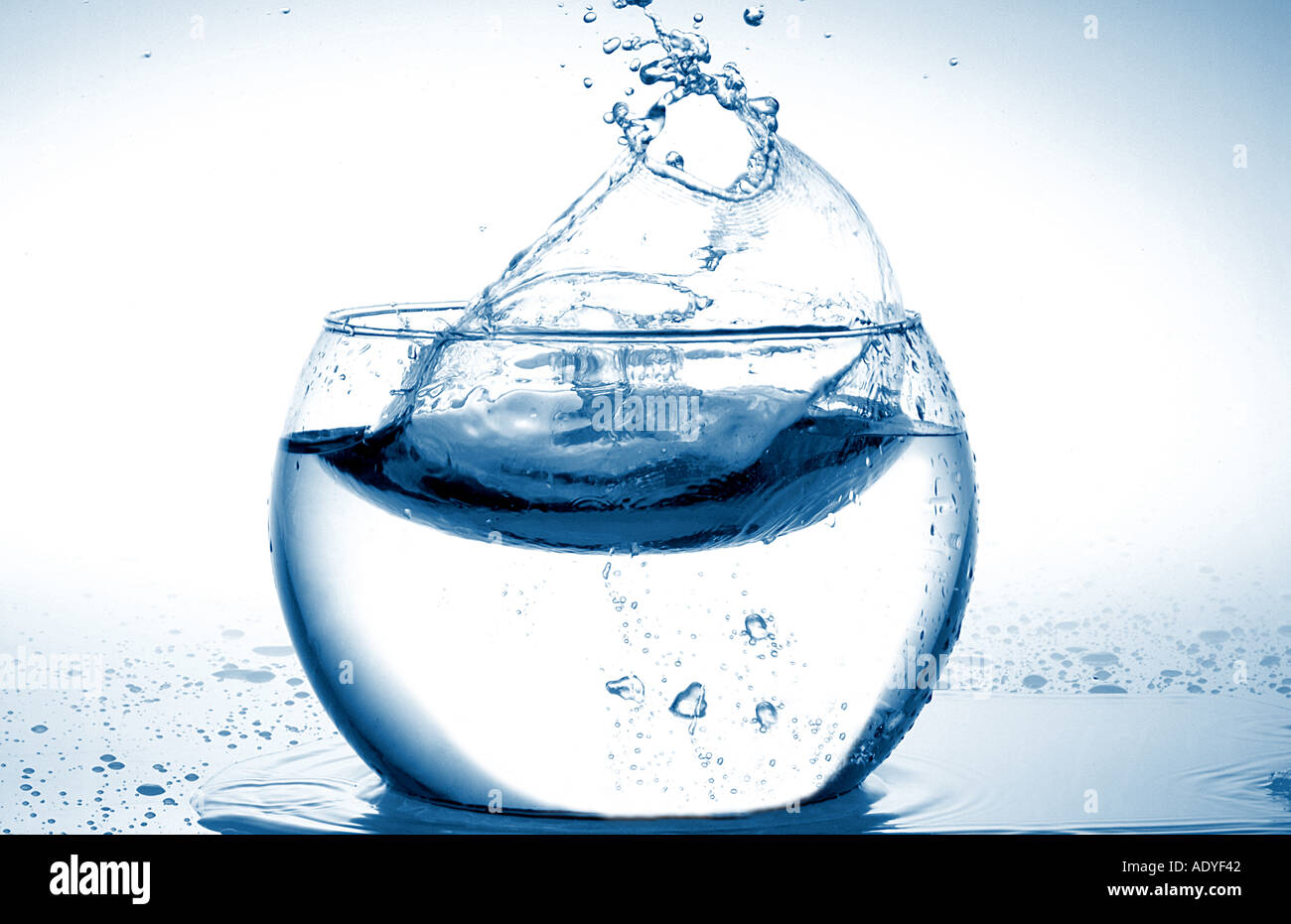 Liquid II water liquid drop droping round blue splash aquarium fish ...