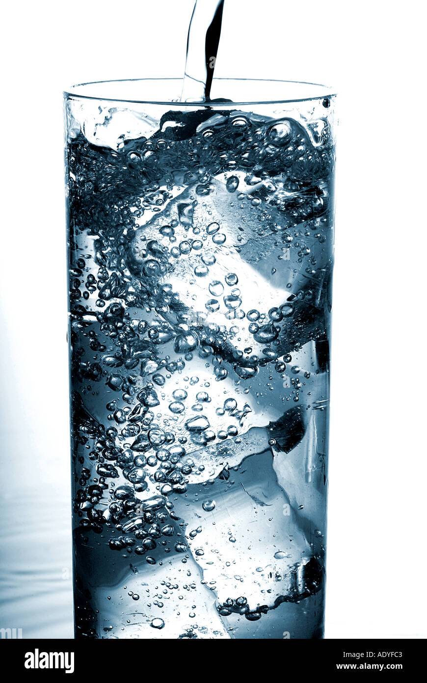 Water glass droping ice cubes hi-res stock photography and images - Alamy