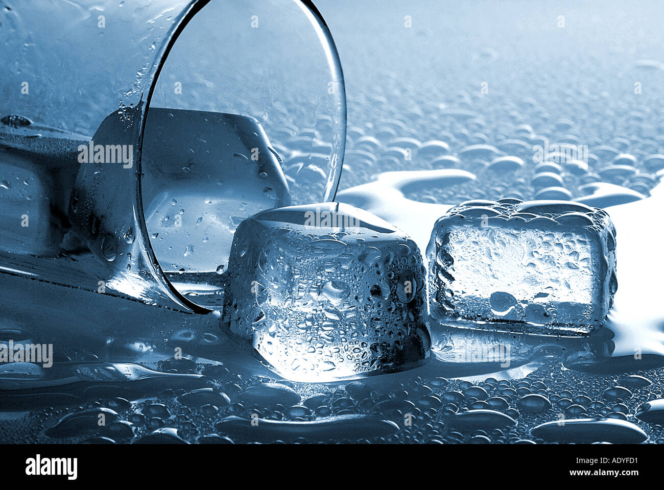 Water glass droping ice cubes hi-res stock photography and images - Alamy