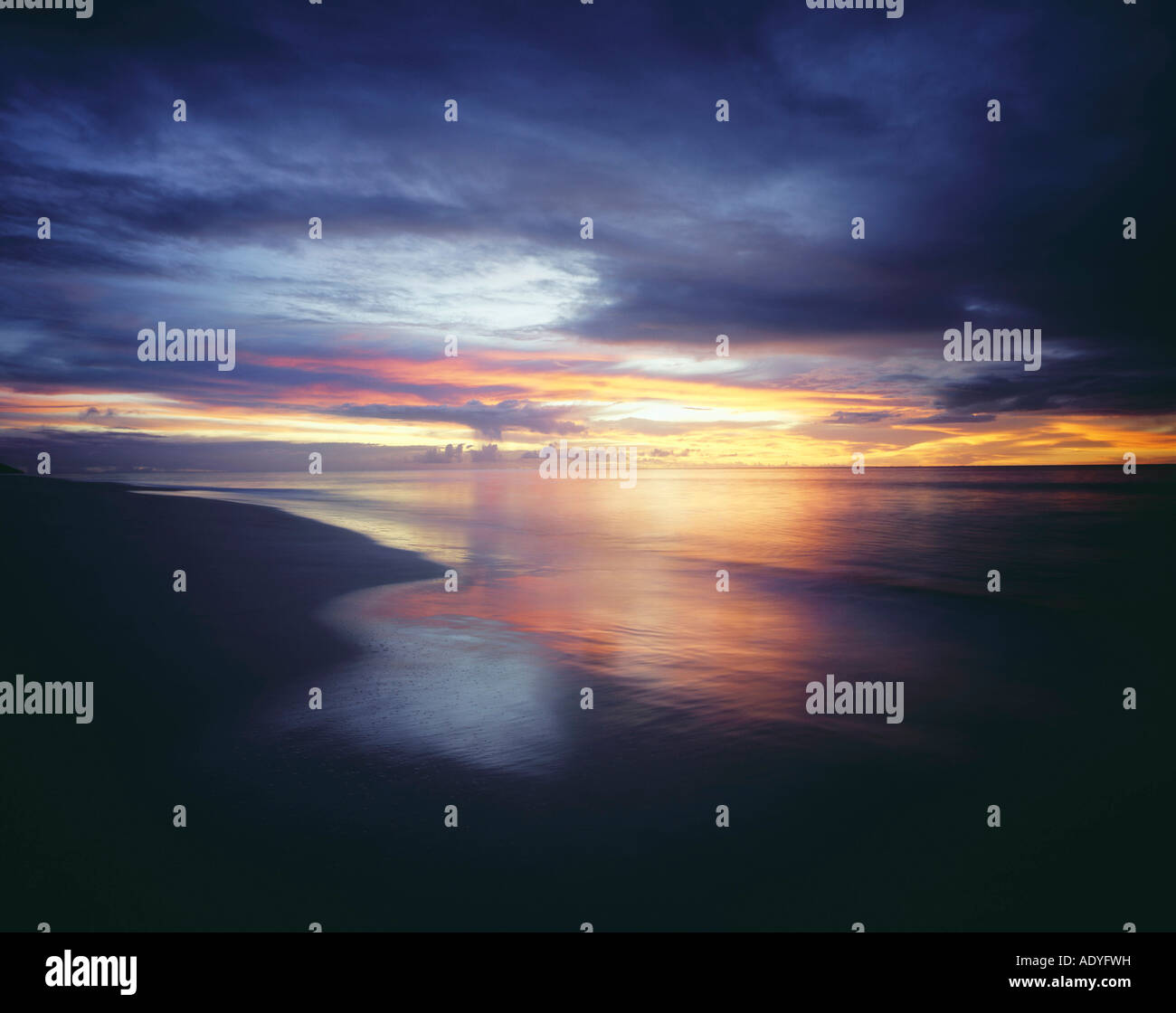 Overcast at the beach hi-res stock photography and images - Alamy