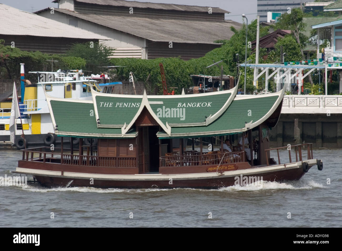 Peninsula Hotel boat on the Chao Praya river in Bangkok Stock Photo - Alamy