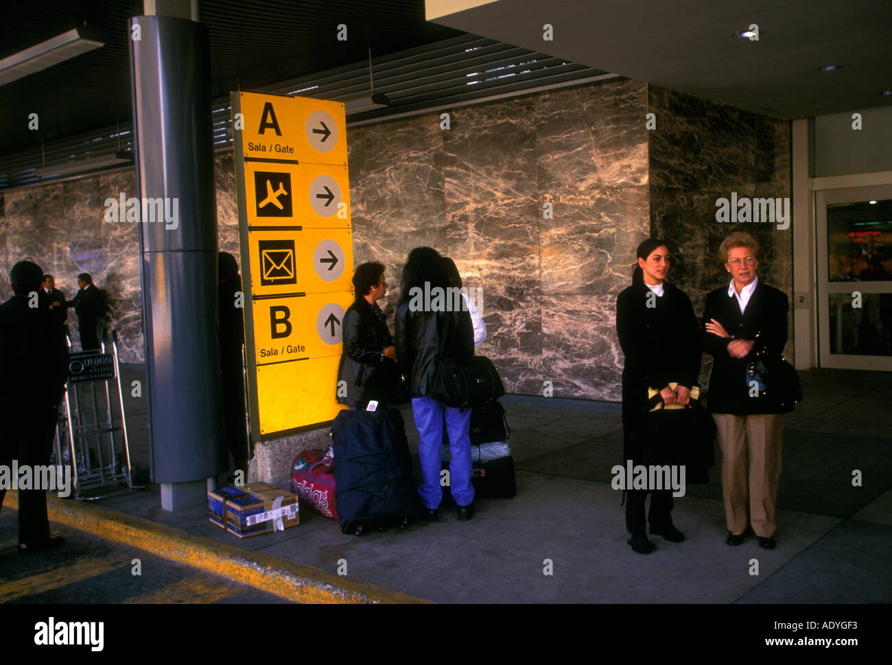 Mexicans, Mexican people, passengers, taxi stand, bus stop, Benito ...