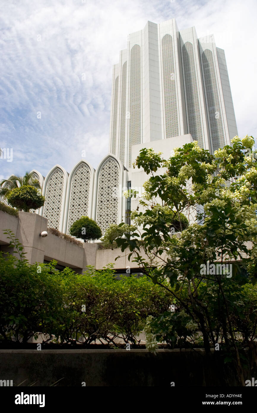 The Kompleks Dayabumi building in Kuala Lumpur boasts Islamic style ...