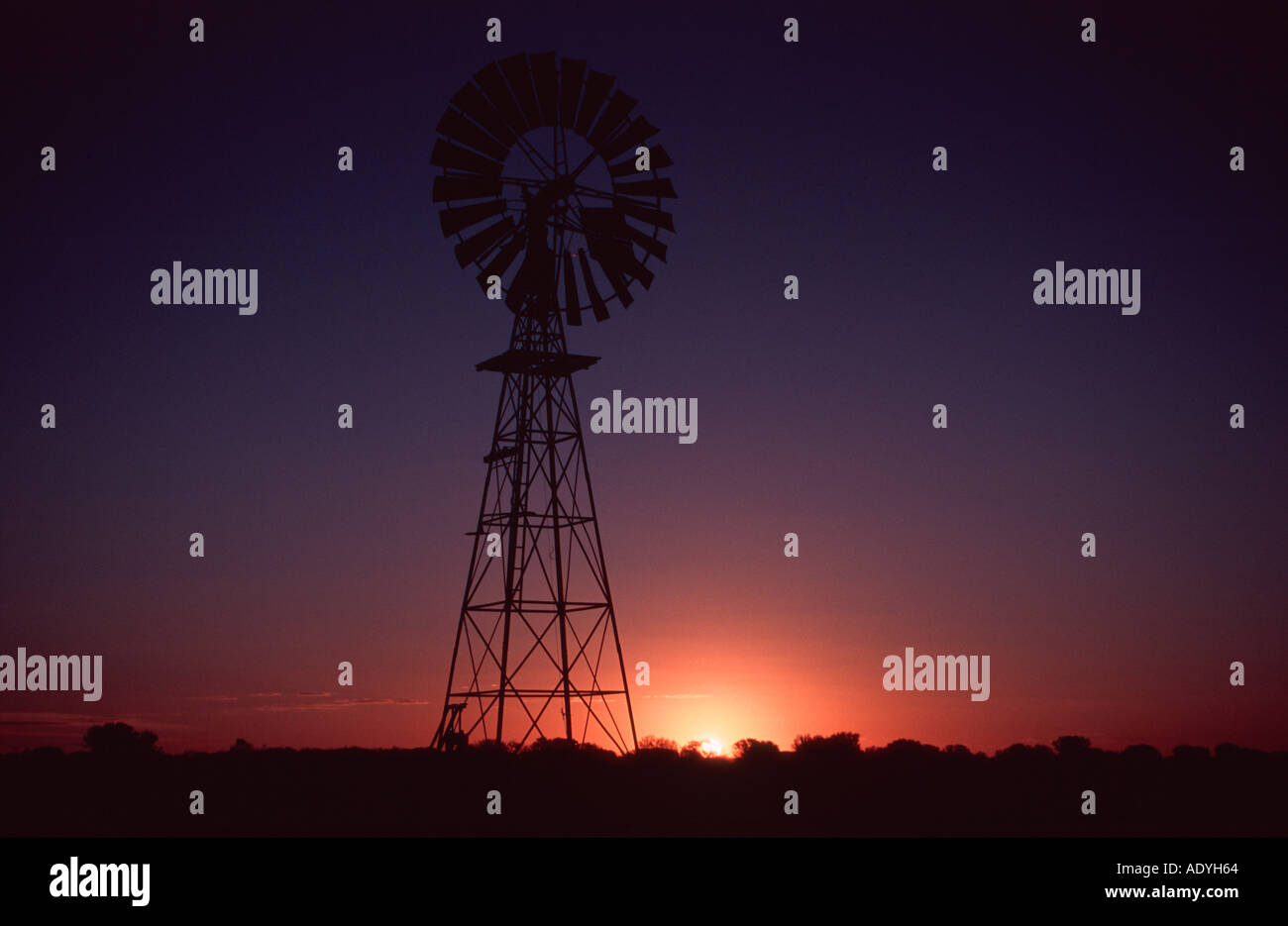 Outback Windmill aussie icon Stock Photo - Alamy