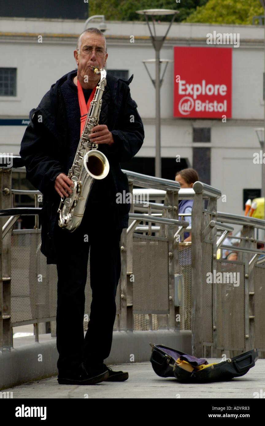 Busker bristol hi-res stock photography and images - Alamy