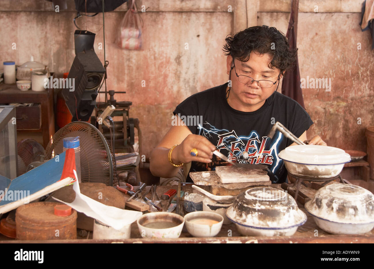 Gold smith at work hi-res stock photography and images - Alamy