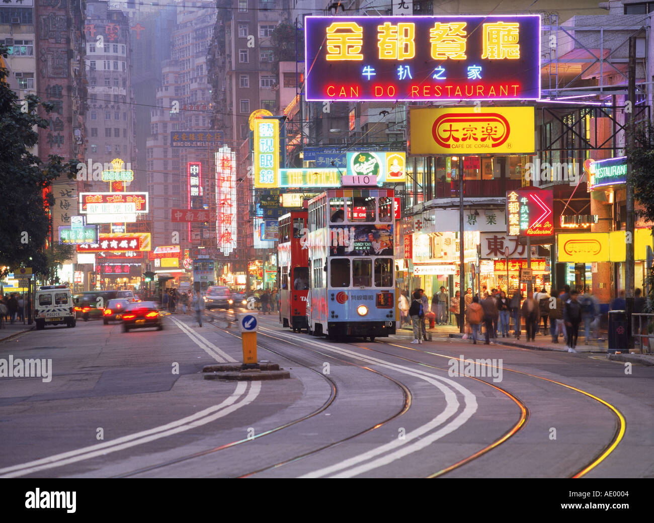 Trams and neon lights along Hennessy Road at Causeway Bay in Hong Kong Stock Photo - Alamy