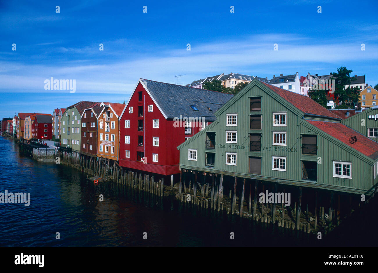 Trondheim Pfahlbauten am Nidelva norwegen norwegian drontheim sor ...