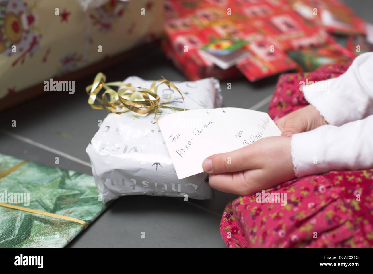 child opening christmas presents Stock Photo - Alamy