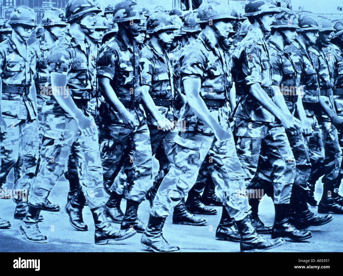 Marching US soldiers Stock Photo - Alamy