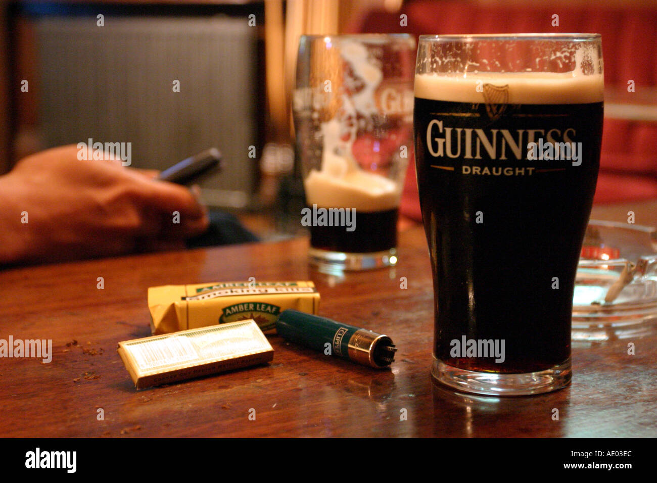 Smoking roll ups hi-res stock photography and images - Alamy