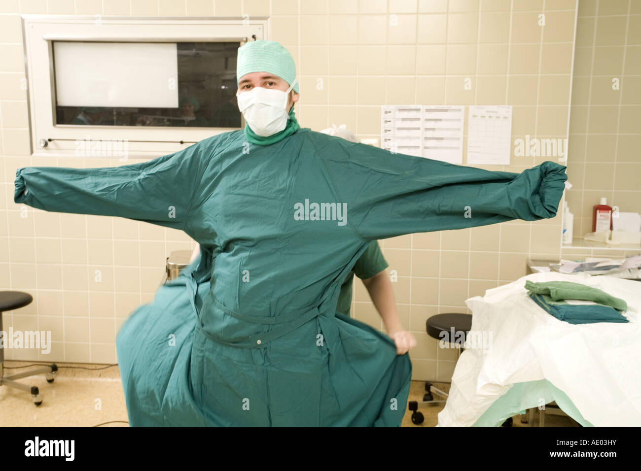 surgery team, dressing protective clothing Stock Photo - Alamy