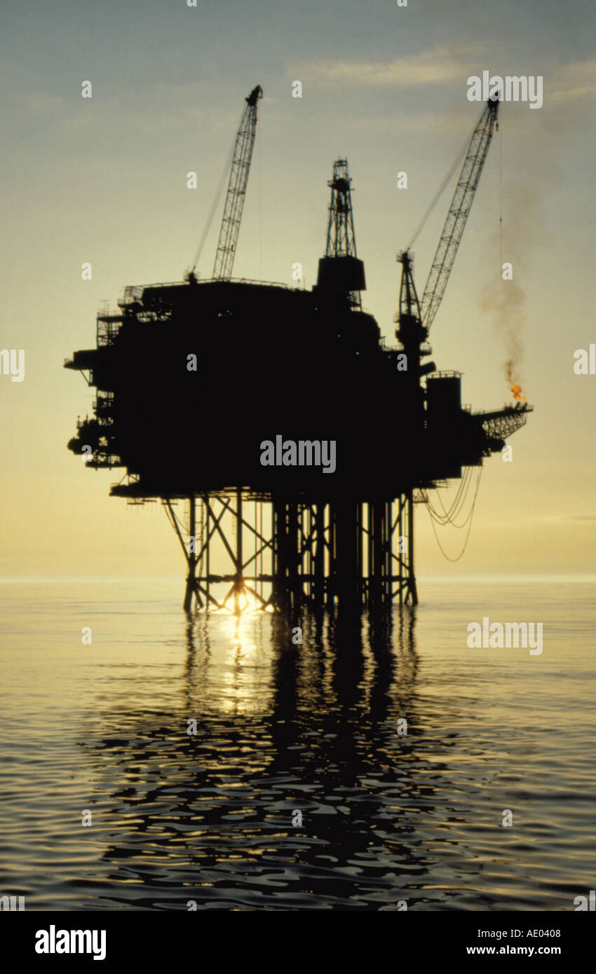 North Sea Oil Rig Sunset High Resolution Stock Photography and Images ...