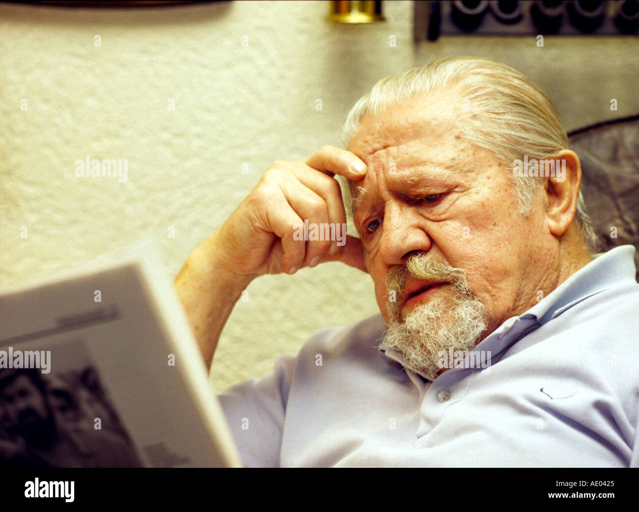 Old man reading newspaper Stock Photo - Alamy