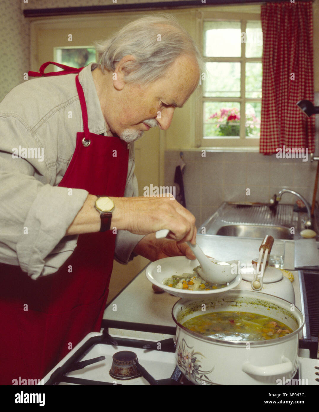 Old man cooking Stock Photo - Alamy