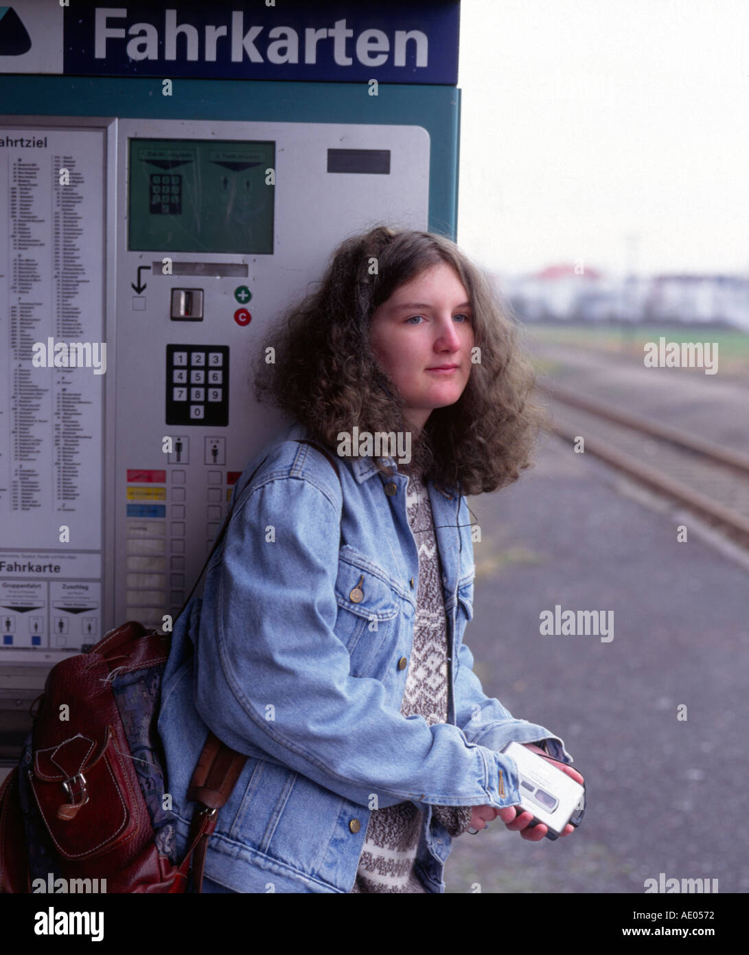 young girl waiting for a train Stock Photo - Alamy