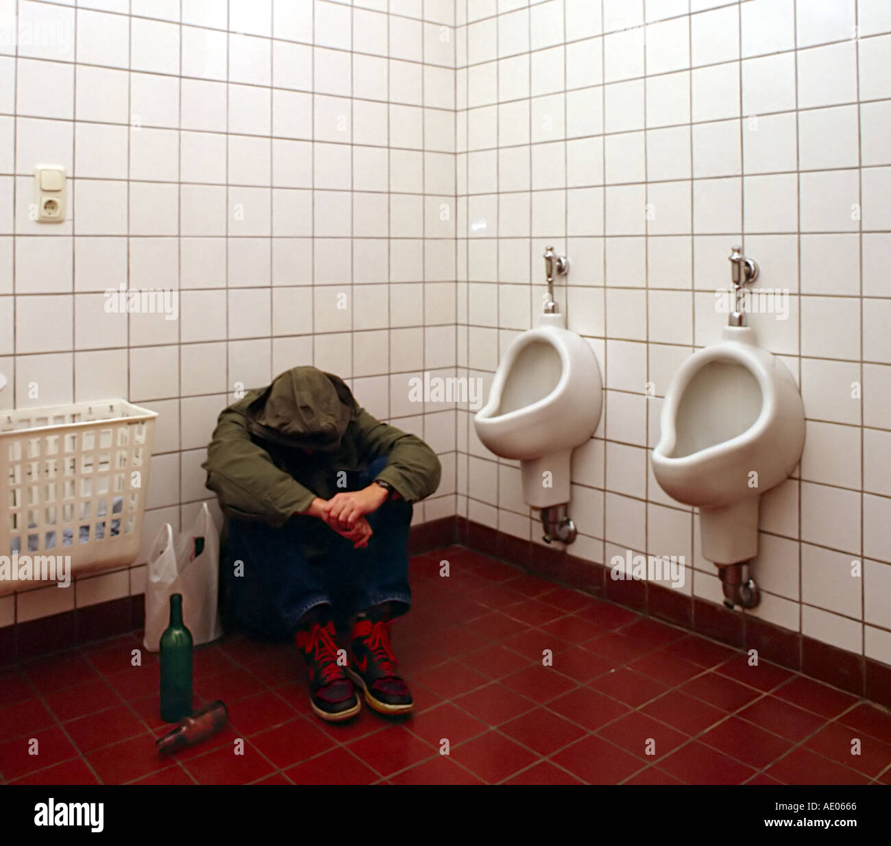 Mann toilette hi-res stock photography and images - Alamy