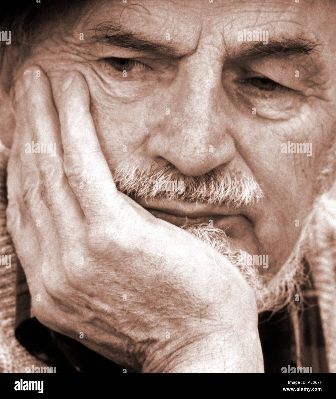 Thoughtful manner hi-res stock photography and images - Alamy