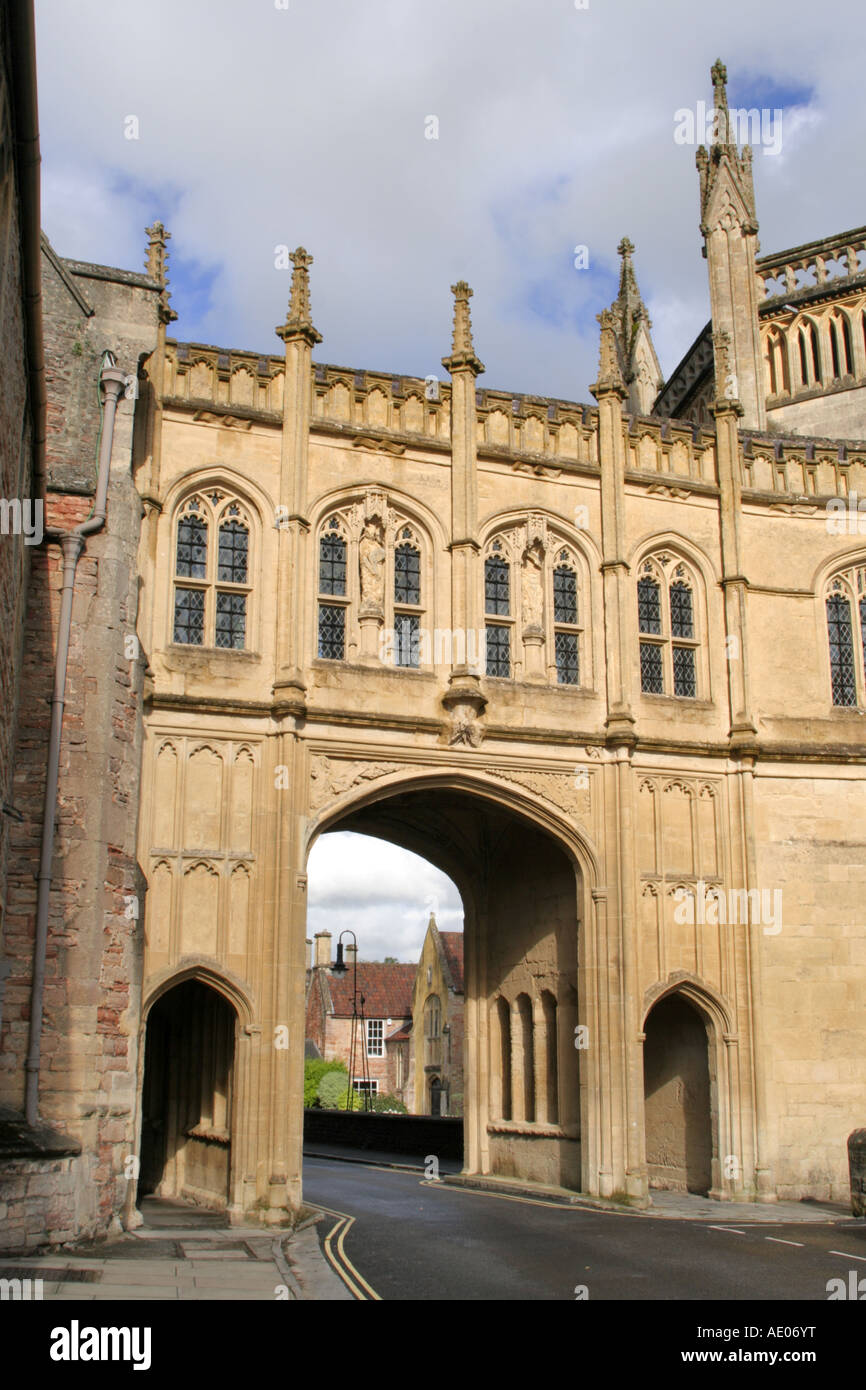 Chain Gate attached to Wells Cathedral near Vicars Close Stock Photo ...