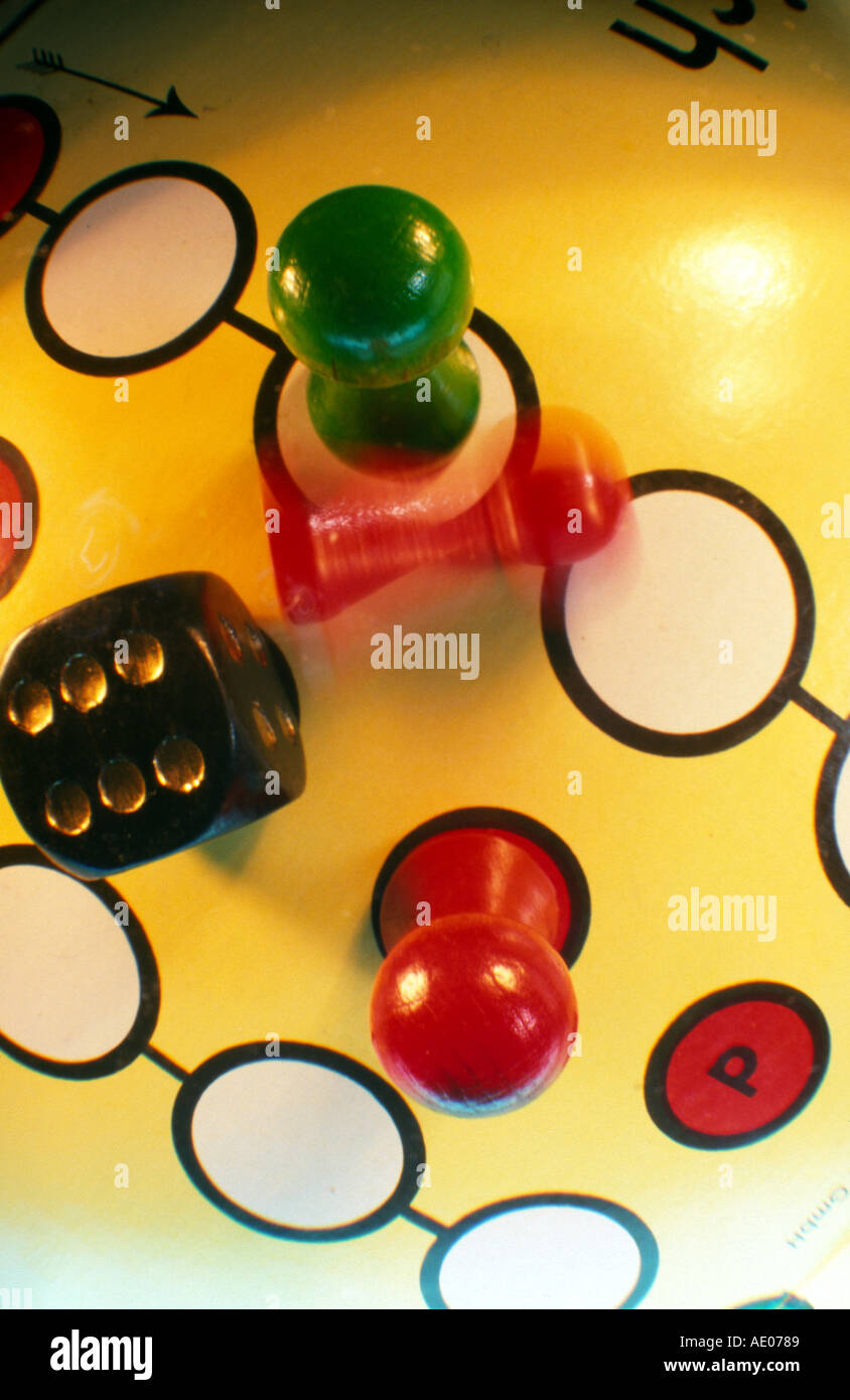 Mensch Aerger Dich Nicht game of dice loser Stock Photo - Alamy