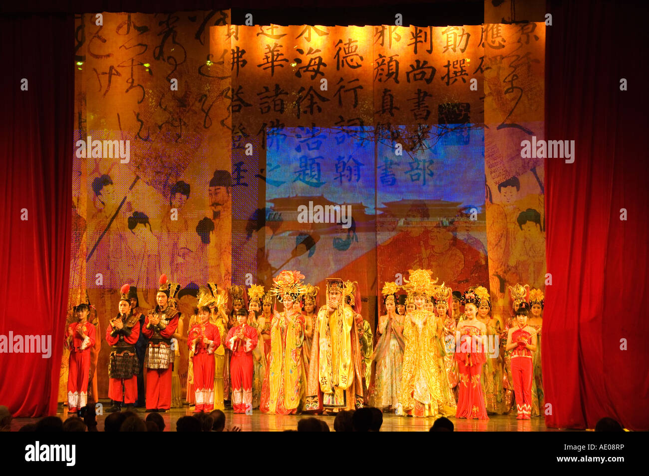 Tang dynasty music and dance show hi-res stock photography and images ...