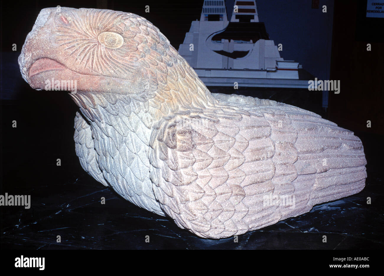 Aztec symbol for mexico eagle hi-res stock photography and images - Alamy